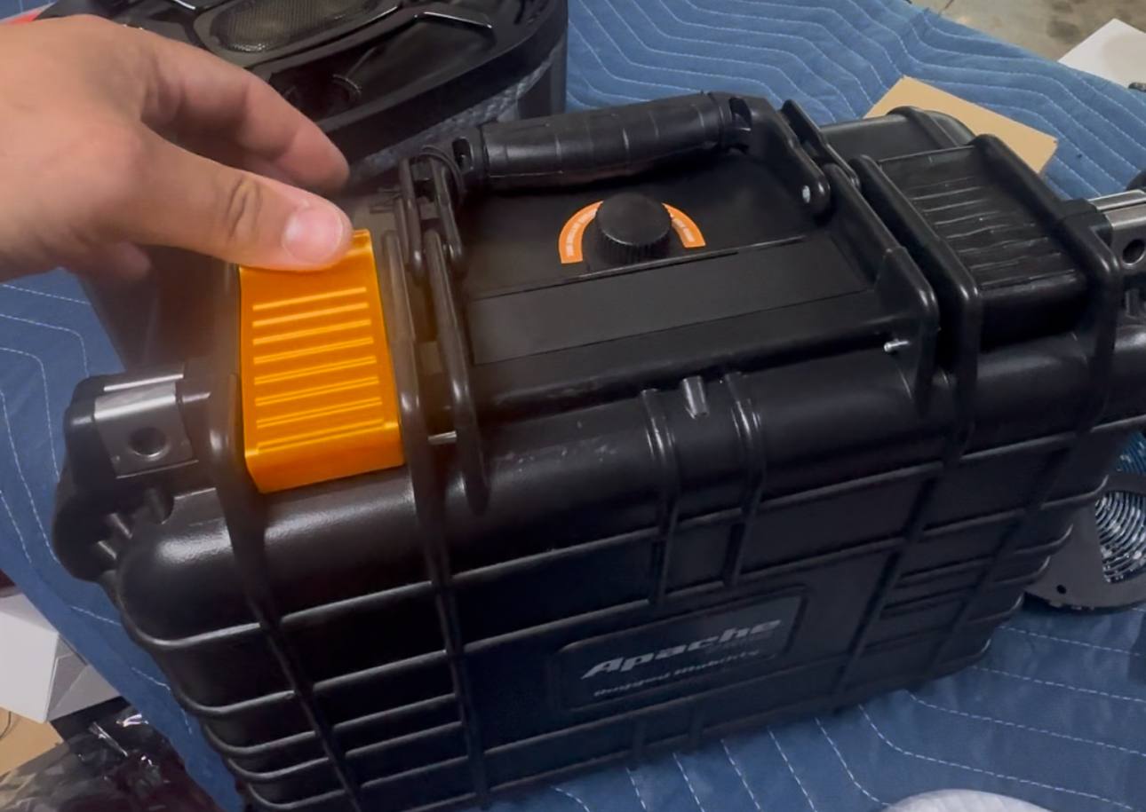 Apache Box Latches (Pair) – BNB Boom Boxes